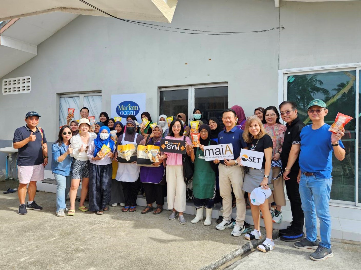 โค้ชจิตอาสาที่ดูแลธุรกิจเพื่อสังคมในโครงการ SET Social Impact GYM ลงพื้นที่ อ.ยะหริ่ง จ.ปัตตานี